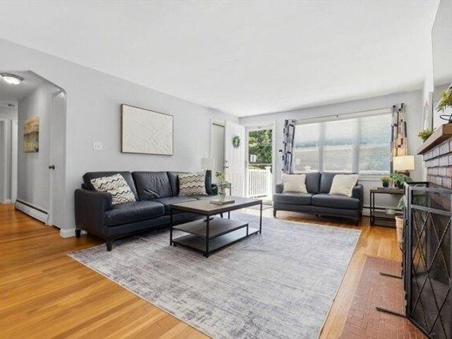 house with 3 bedroom, Waltham MA ES105114299