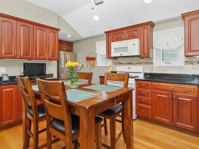 house with 3 bedroom, Waltham MA ES105143883