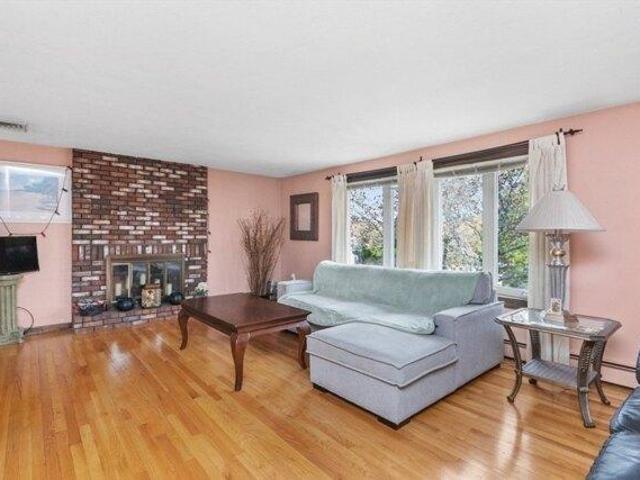 house with 3 bedroom, Waltham MA ES105156526