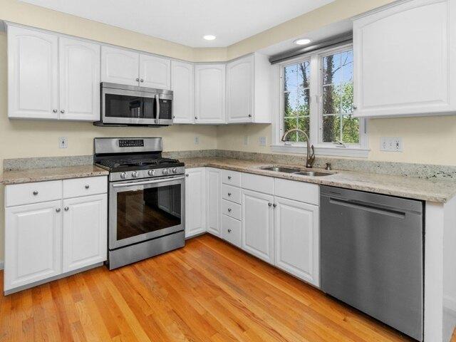 house with 3 bedroom, Waltham MA ES103035811
