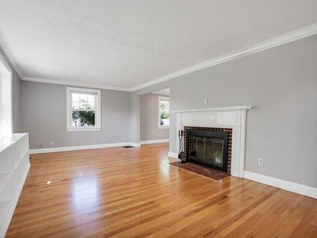 house with 3 bedroom, Waltham MA ES103035908