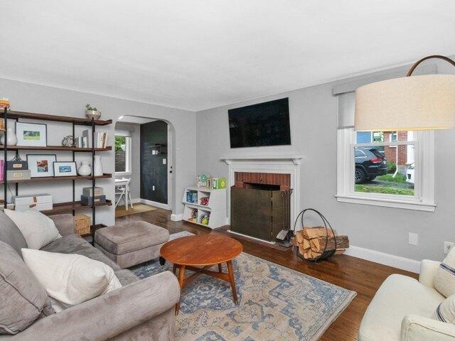 house with 3 bedroom, Waltham MA ES103889417