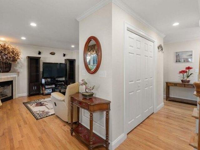 house with 3 bedroom, Waltham MA ES103928163