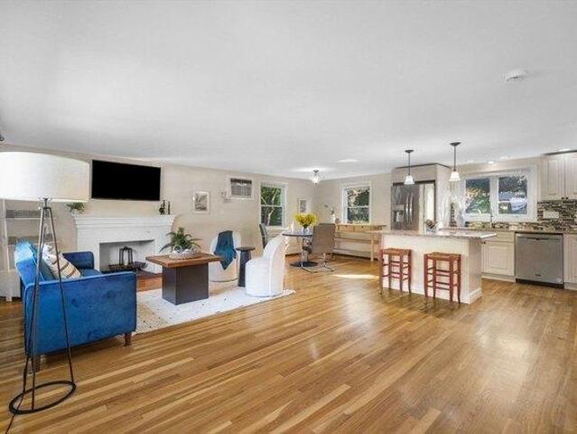 house with 3 bedroom, Waltham MA ES103967293
