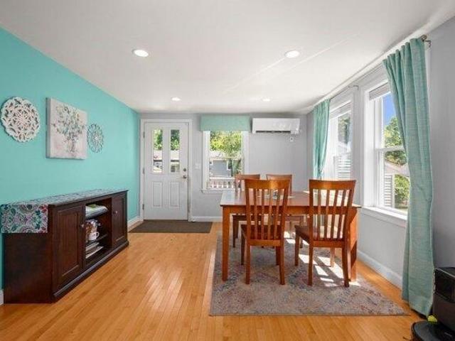 house with 3 bedroom, Waltham MA ES103967432