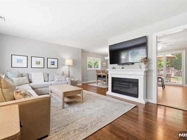 house with 3 bedroom, Waldwick NJ DS102777299