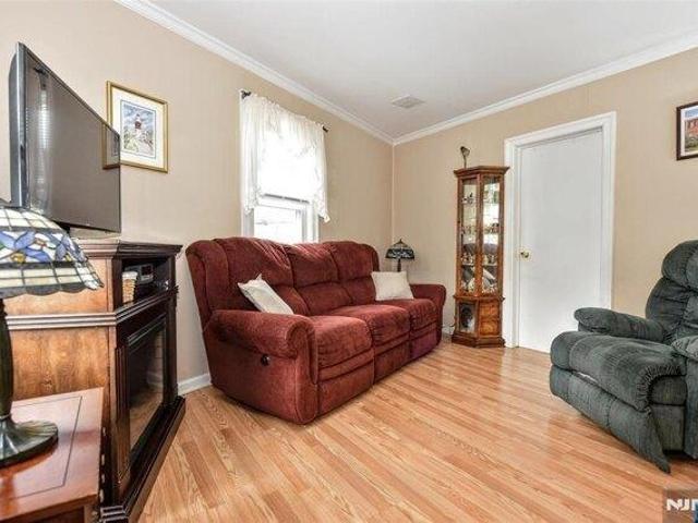 house with 3 bedroom, Waldwick NJ ES105141662