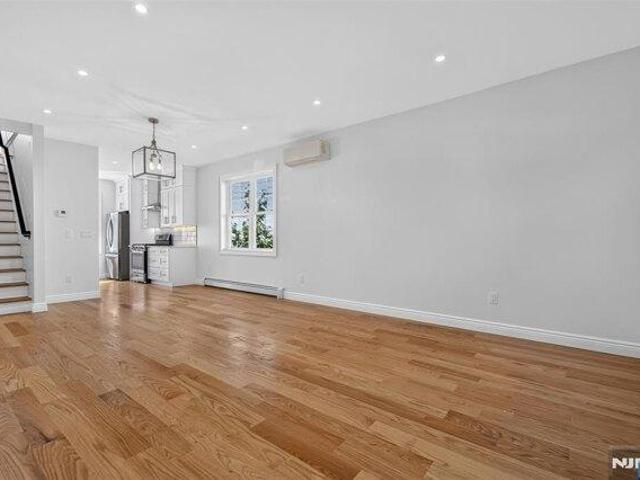 house with 3 bedroom, Wallington NJ ES104570460