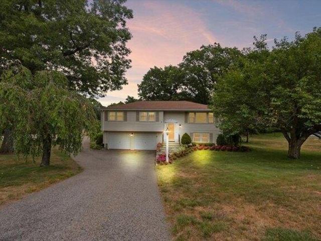 house with 3 bedroom, Walpole MA DS104481428
