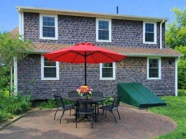 house with 3 bedroom, Walpole MA ES104265457