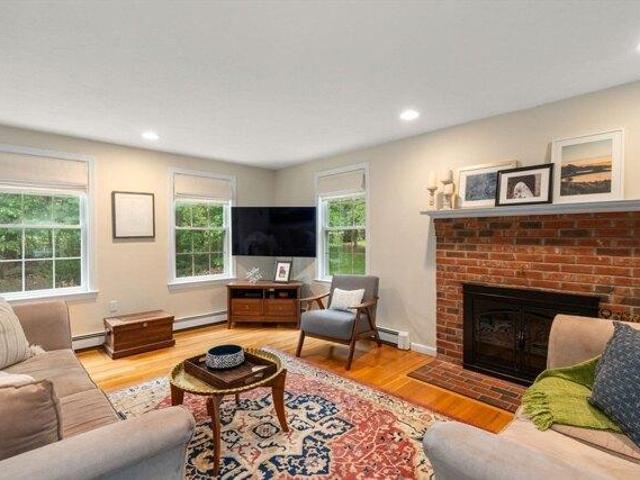 house with 3 bedroom, Walpole MA ES104374054