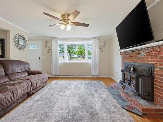 house with 3 bedroom, Walpole MA ES105208253