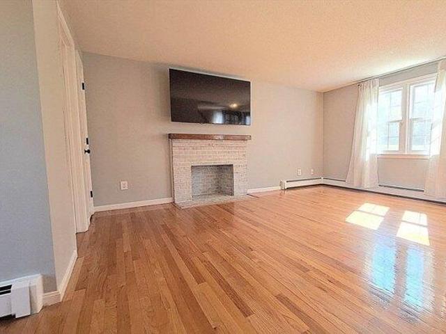 house with 3 bedroom, Walpole MA ES103852271
