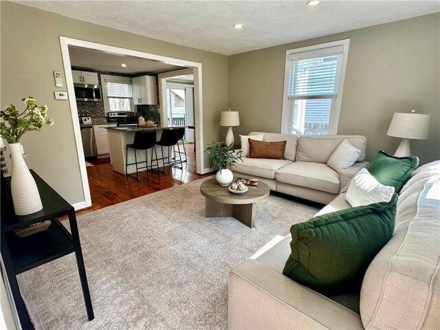 house with 3 bedroom, Warwick RI DLS101633430