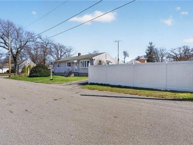 house with 3 bedroom, Warwick RI DLS101750084
