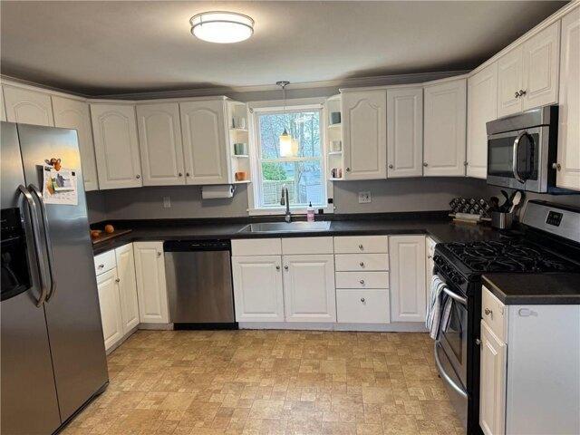 house with 3 bedroom, Warwick RI DLS102476393