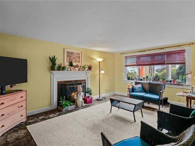 house with 3 bedroom, Warwick RI DLS102528198