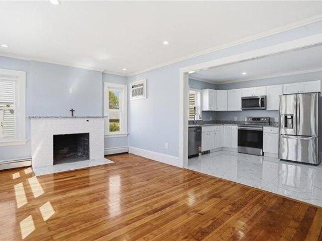 house with 3 bedroom, Warwick RI DLS102777405