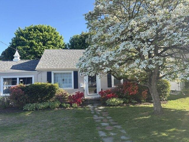 house with 3 bedroom, Warwick RI ES104044251