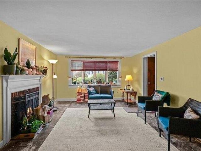 house with 3 bedroom, Warwick RI ES104044543