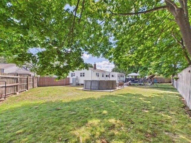 house with 3 bedroom, Warwick RI ES104265948
