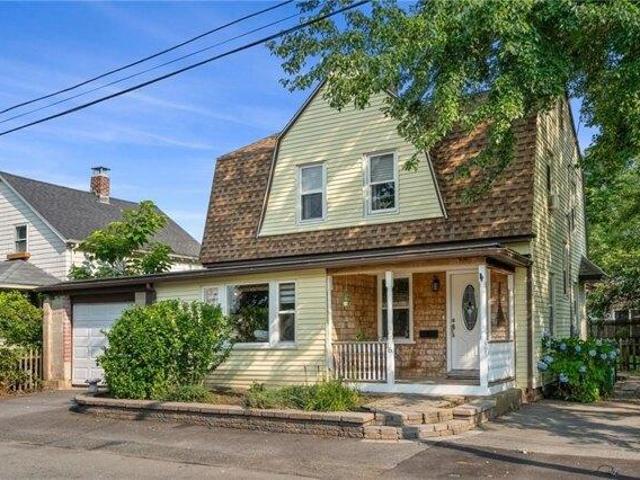 house with 3 bedroom, Warwick RI ES104352301