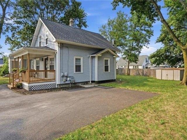 house with 3 bedroom, Warwick RI ES104604227