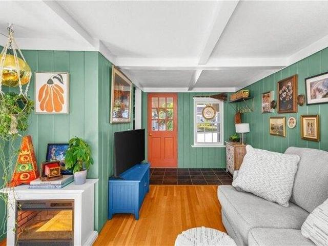 house with 3 bedroom, Warwick RI ES104607709