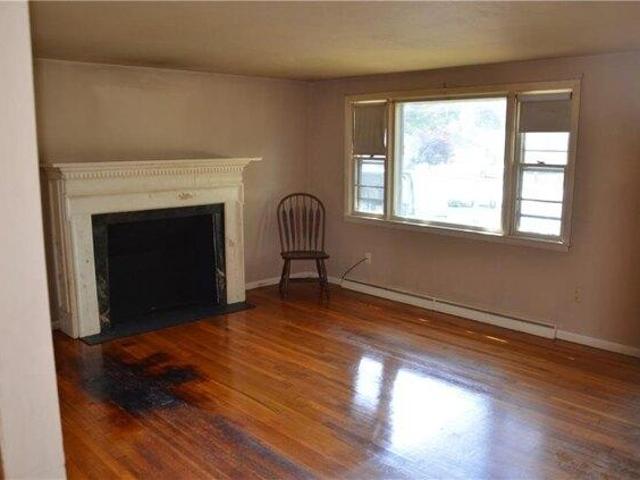 house with 3 bedroom, Warwick RI ES104835089