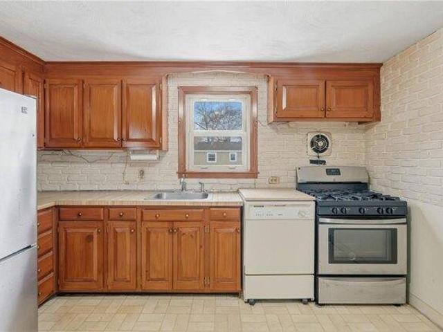 house with 3 bedroom, Warwick RI ES104832999