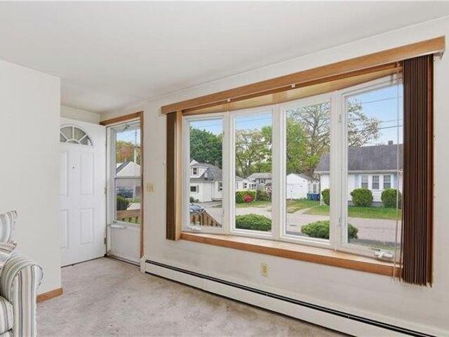 house with 3 bedroom, Warwick RI ES104849064