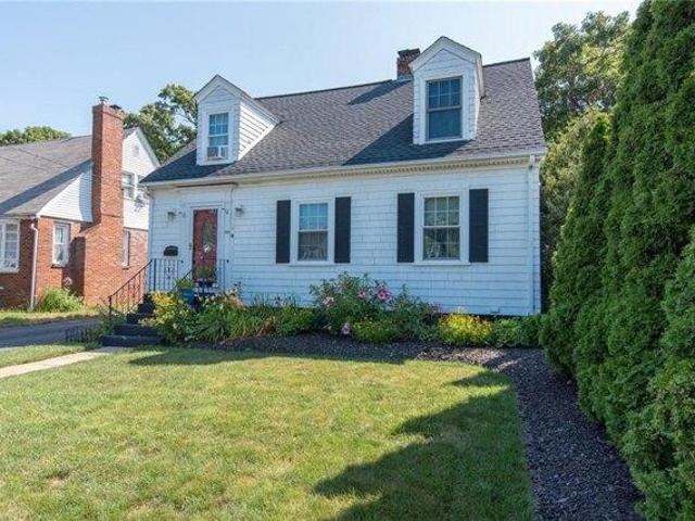 house with 3 bedroom, Warwick RI ES105096148