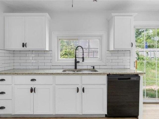 house with 3 bedroom, Warwick RI ES105105623