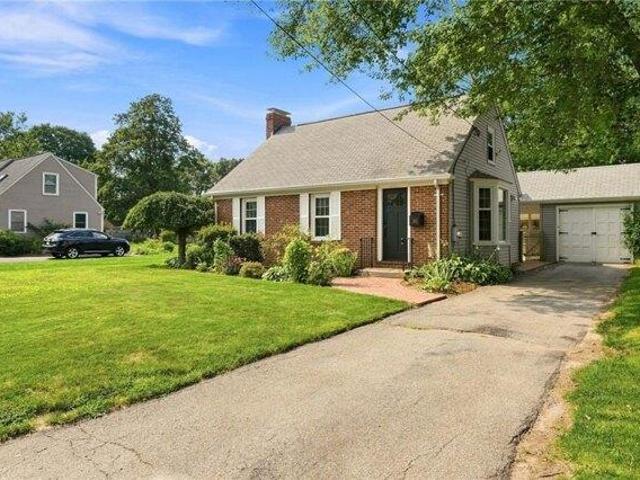 house with 3 bedroom, Warwick RI ES105107296