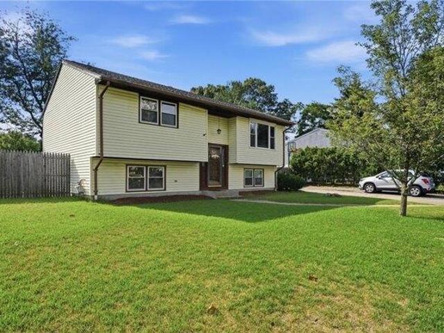 house with 3 bedroom, Warwick RI ES105116668