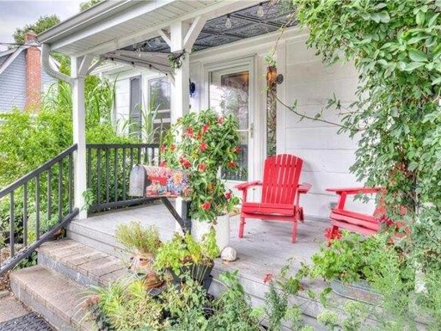 house with 3 bedroom, Warwick RI ES105124077