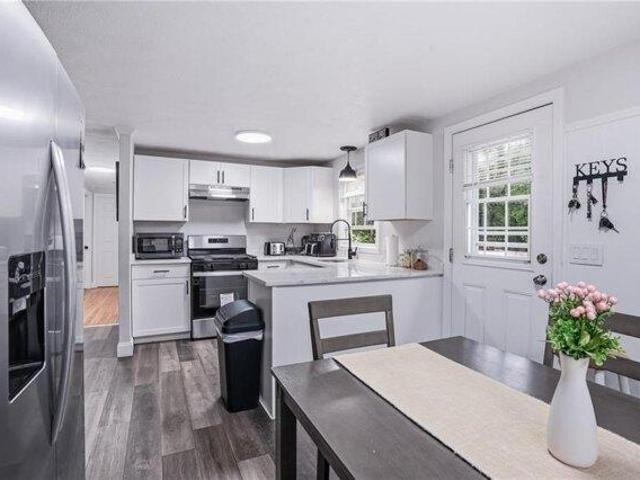 house with 3 bedroom, Warwick RI ES105125061