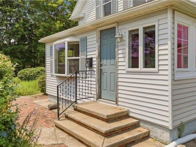 house with 3 bedroom, Warwick RI ES105125257