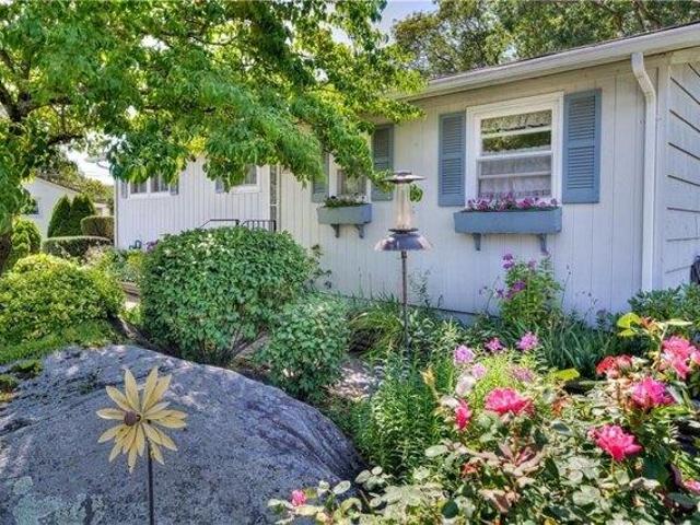 house with 3 bedroom, Warwick RI ES105127554
