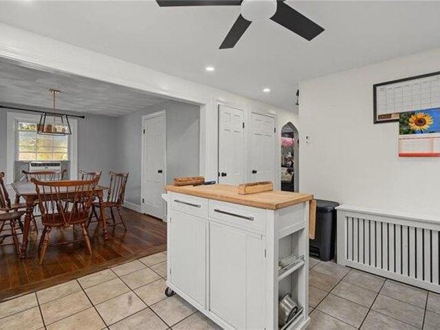 house with 3 bedroom, Warwick RI ES105144216