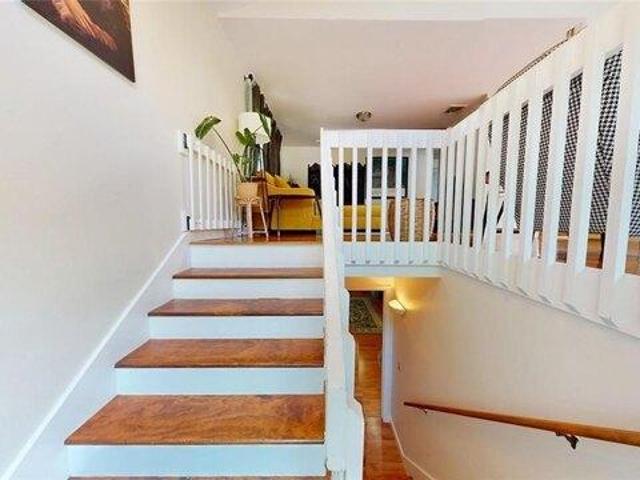 house with 3 bedroom, Warwick RI ES105143063