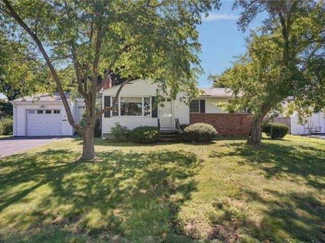 house with 3 bedroom, Warwick RI ES105171869