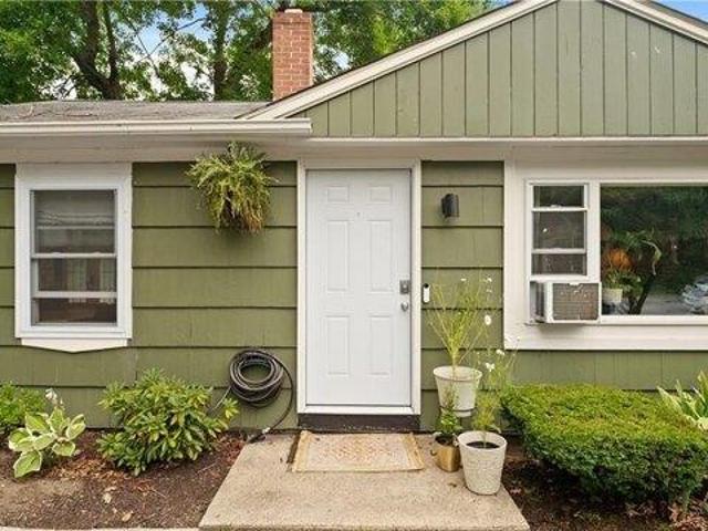 house with 3 bedroom, Warwick RI ES105190388