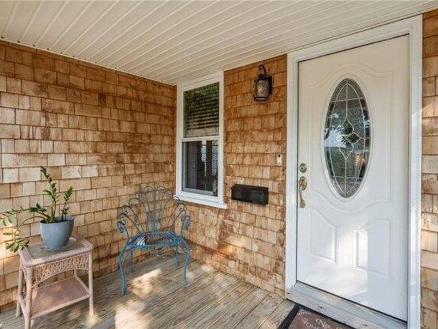 house with 3 bedroom, Warwick RI ES105191899