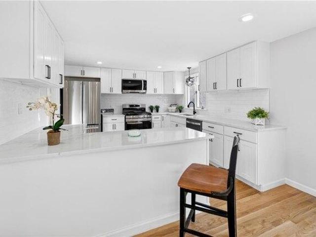 house with 3 bedroom, Warwick RI ES103017514