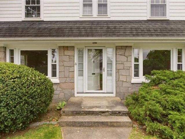 house with 3 bedroom, Warwick RI ES103187708
