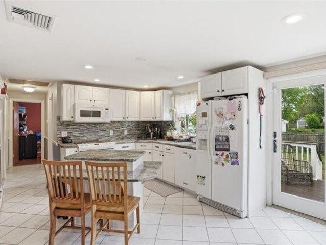 house with 3 bedroom, Warwick RI ES103440172