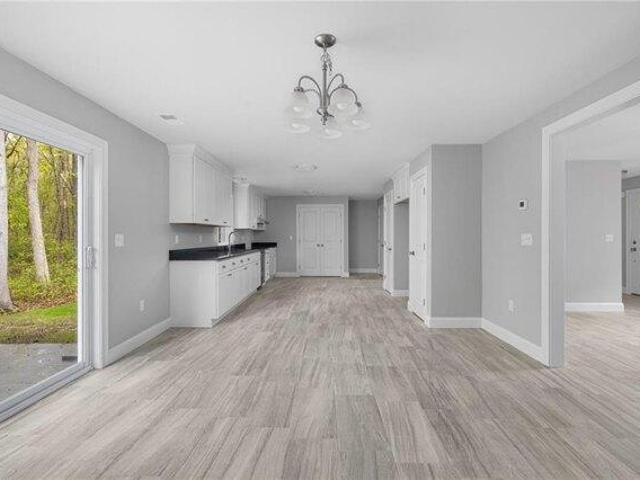 house with 3 bedroom, Warwick RI ES103662733