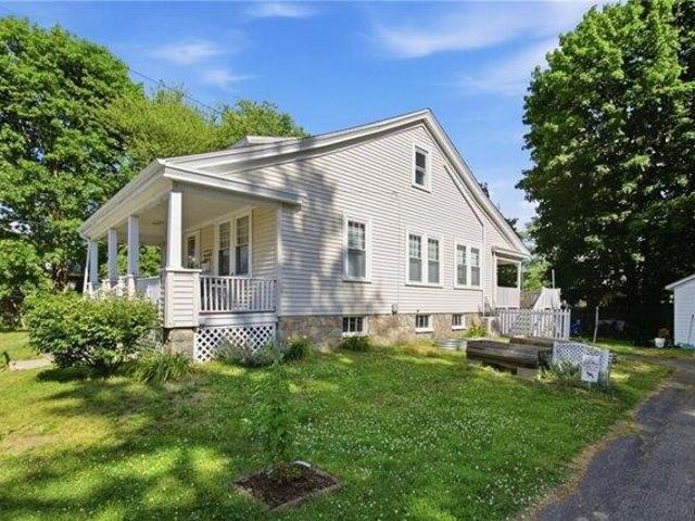 house with 3 bedroom, Warwick RI ES103663396