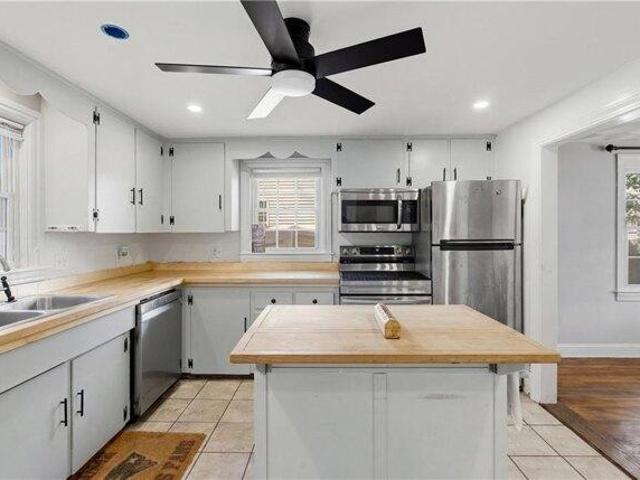 house with 3 bedroom, Warwick RI ES103928323